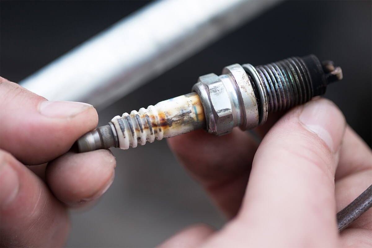 Cracked Spark Plug Symptoms: Signs and Issues to Watch For