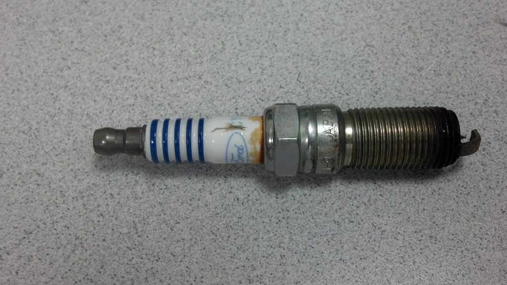Cracked Spark Plug Symptoms: Signs and Issues to Watch For
